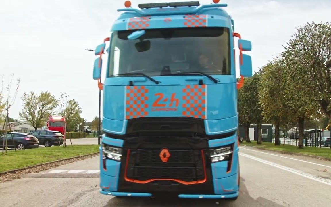 这配色总让人联想到海湾石油!勒芒24小时卡车展上的雷诺官方定制卡车