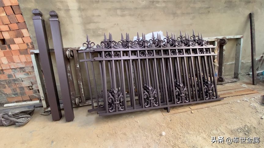 1.3米高度铝合金护栏,2米多长氟碳涂料看看效果吧!