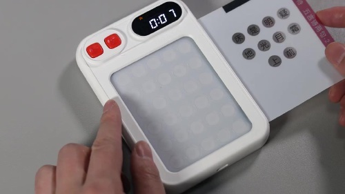 手机玩到分心?试试舒尔特方格吧!