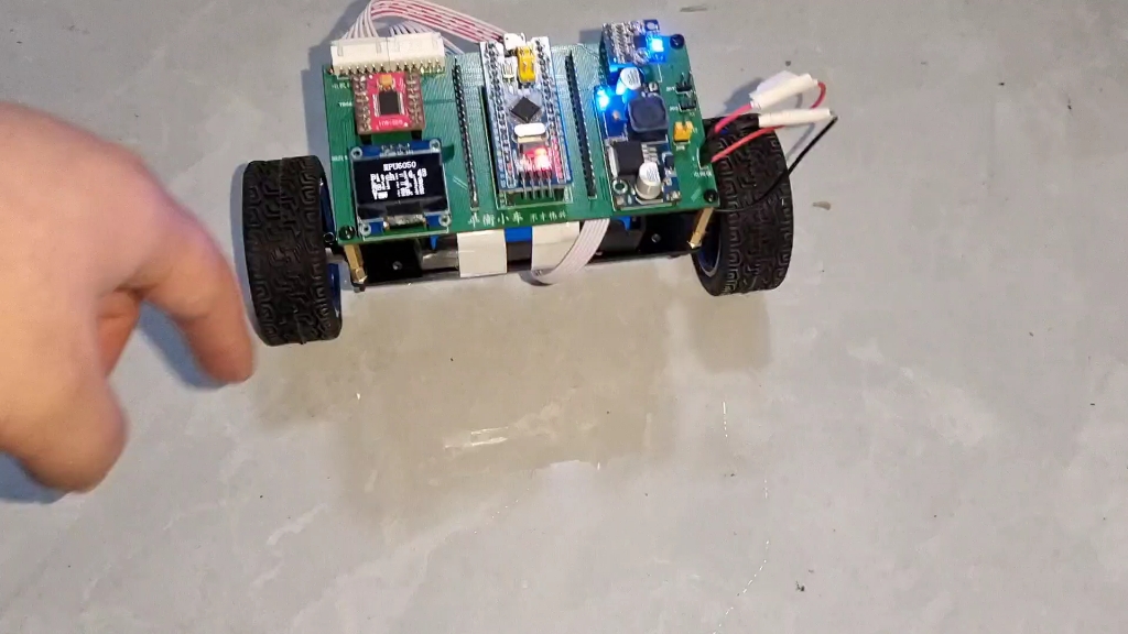 基于STM32的自平衡小车!自画PCB,各模块个性化分布。原理图,PCB...