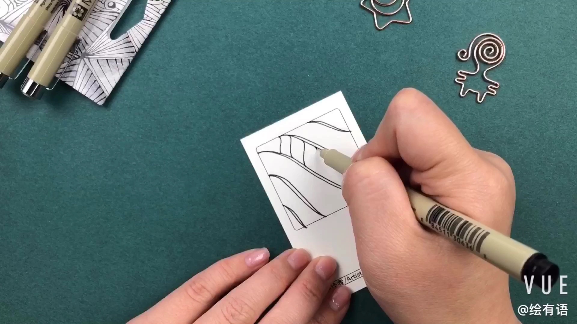 简单线条的重复,带来奇妙的图案效果