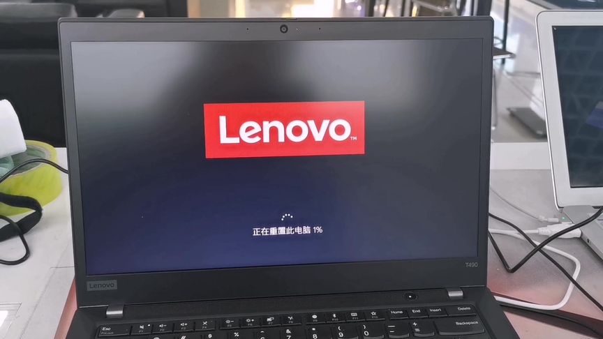 非常干净,纯净的电脑正版系统win10恢复,桌面就一个垃圾桶