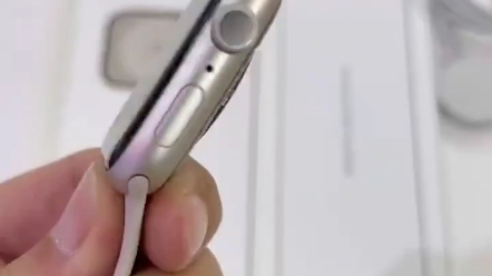 最新款苹果手表S8 45毫米星光色GPS国行大全套完美成色一台,保修到...