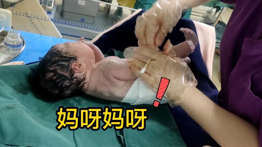 #当然要拍照记录啊 #产房 #宝宝打针 打针的小坚强,以后是个硬汉