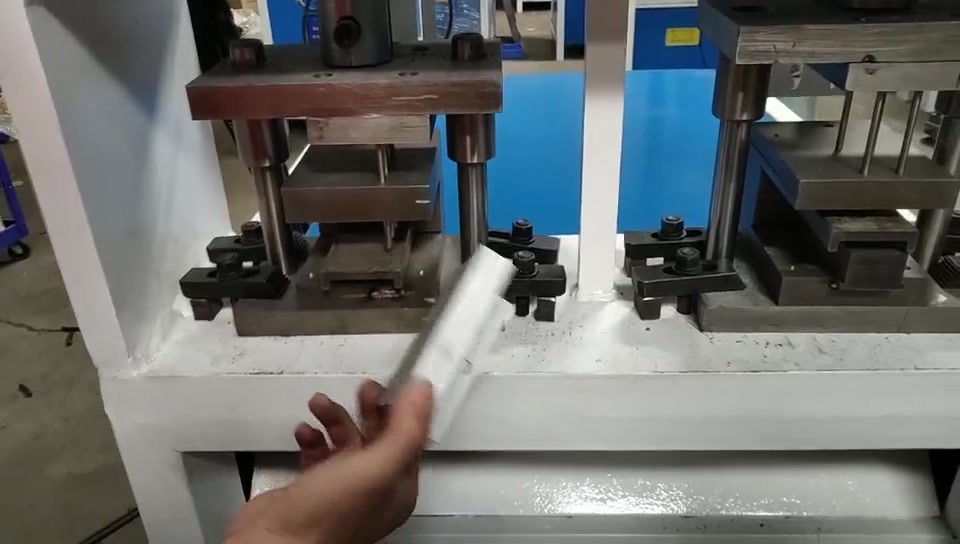 铝型材冲孔 一次冲多孔 铝合金开孔器 一机多用