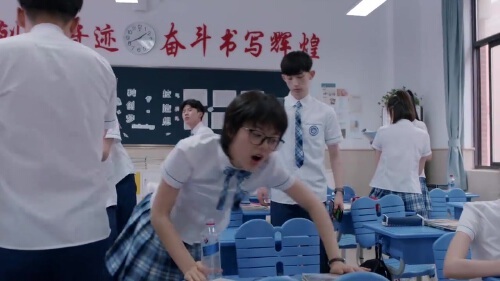 少年派:学霸自写程序,用计算器打游戏,校花秒变小迷妹