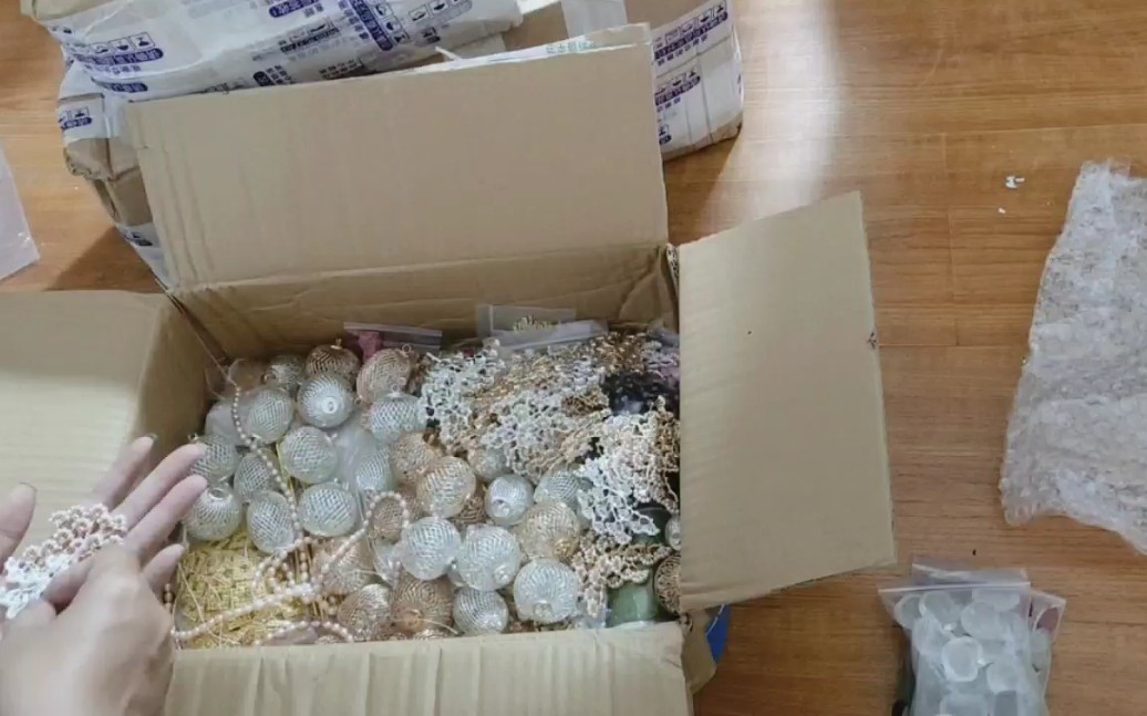 发簪材料~万元包开箱。还有一个是收的小姐姐闲置包