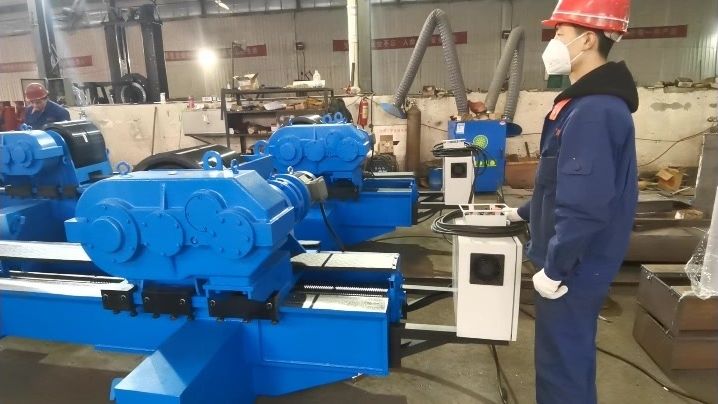 100吨电动丝杠调节行走滚轮架展示