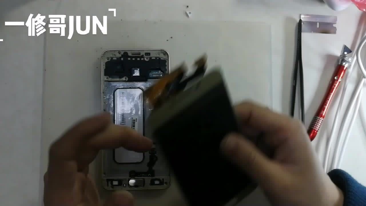 三星C5000开机黑屏,主板问题,原来是一个显示滤波器坏了