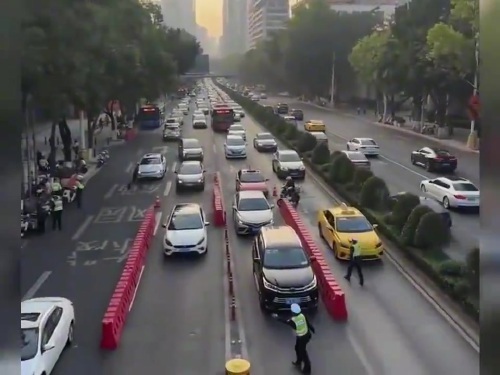 网友:广州有些电动车是该整治了