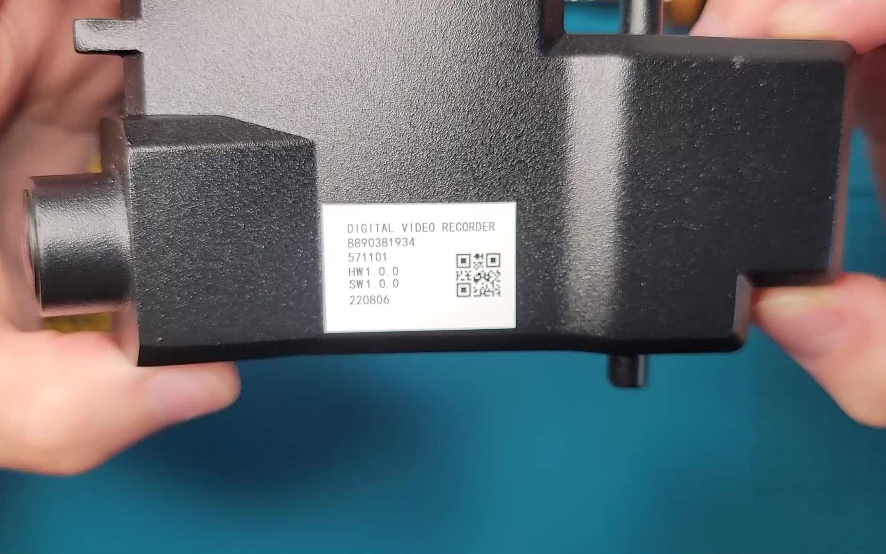 领克02Hatchback原厂行车记录仪拆解