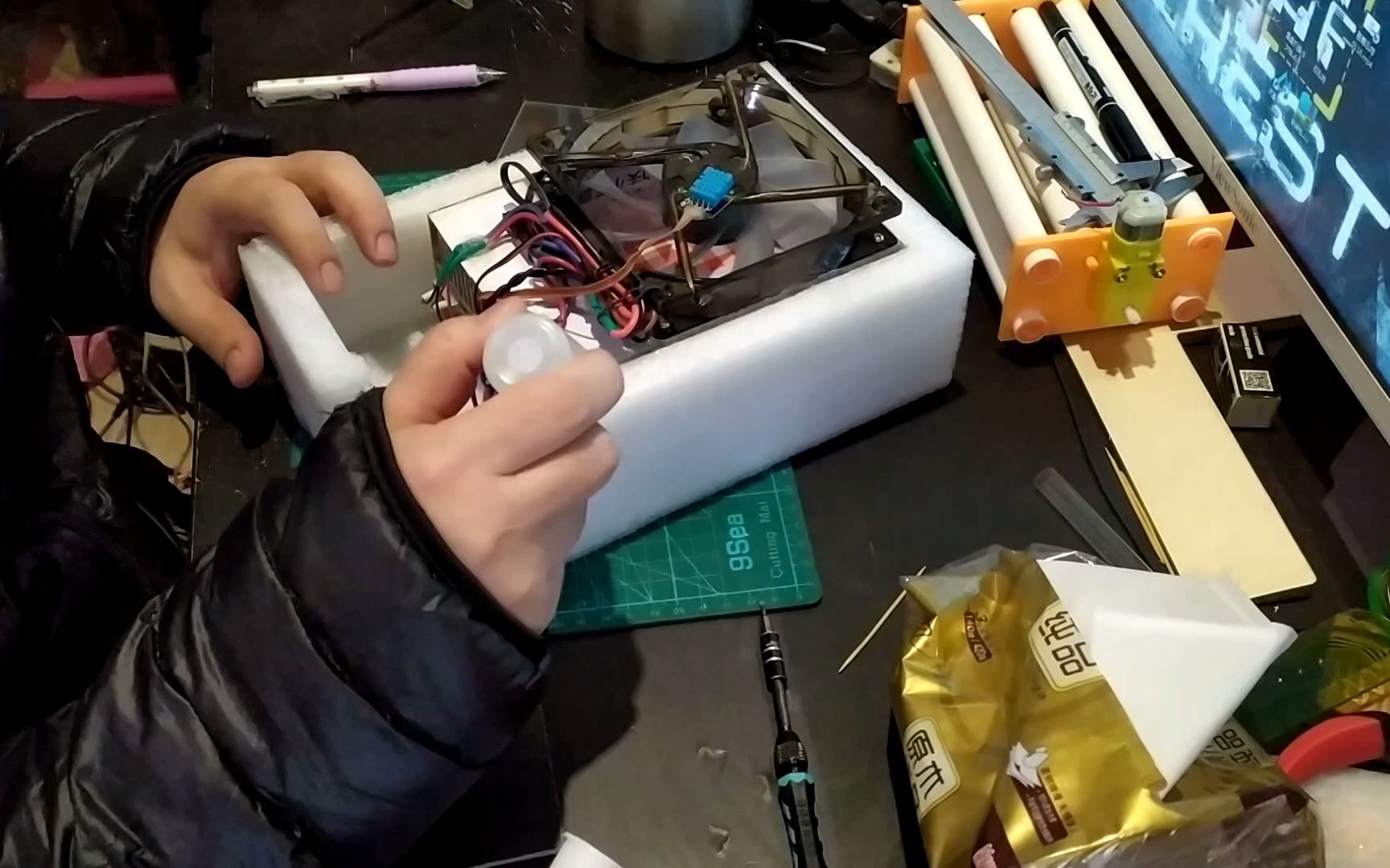 孵蛋机2.0版本 Arduino控制温湿度,自带翻蛋功能 保温性能更好 末尾附...