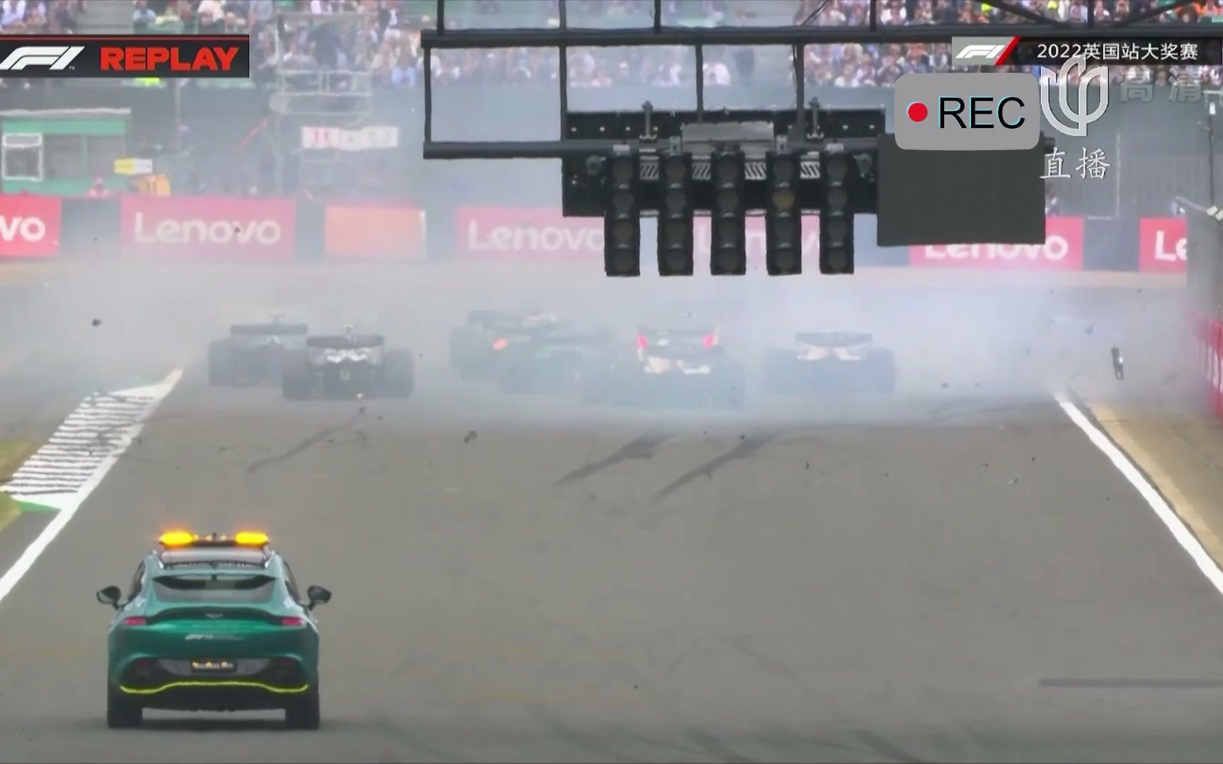 周冠宇在F1英国大奖赛中遭遇翻车事故!