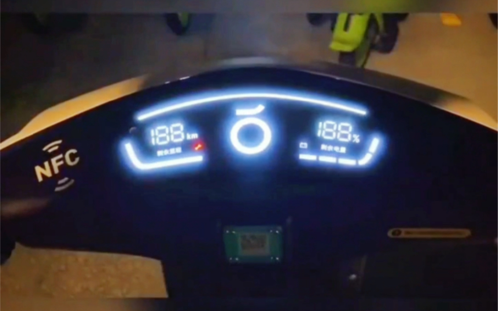 最强青桔电单车!NFC解锁-动态液晶显示-贯穿尾灯!