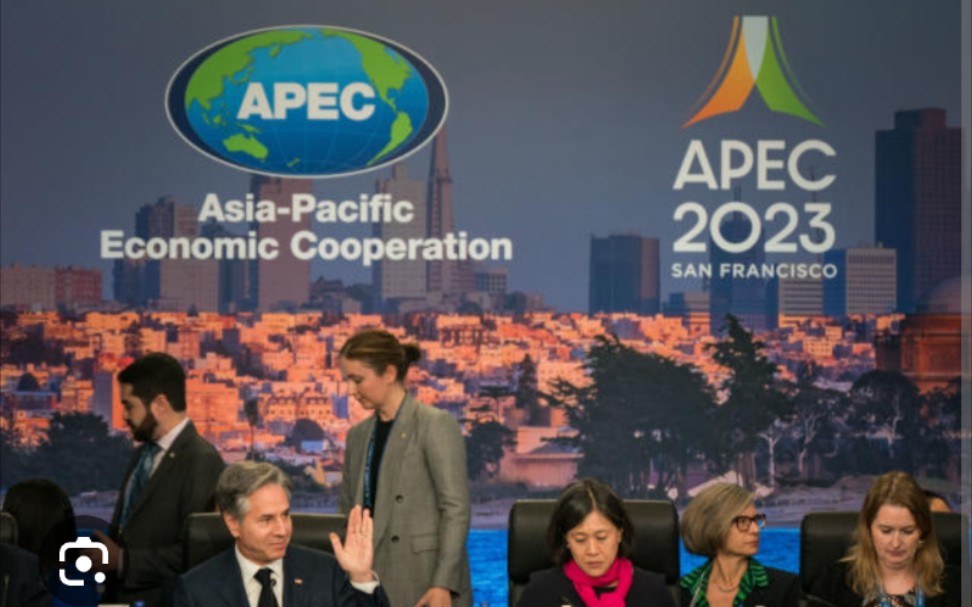 如何看待这次的APEC会议 &中国军费增长话题 (双尾彗星11-14 (14)