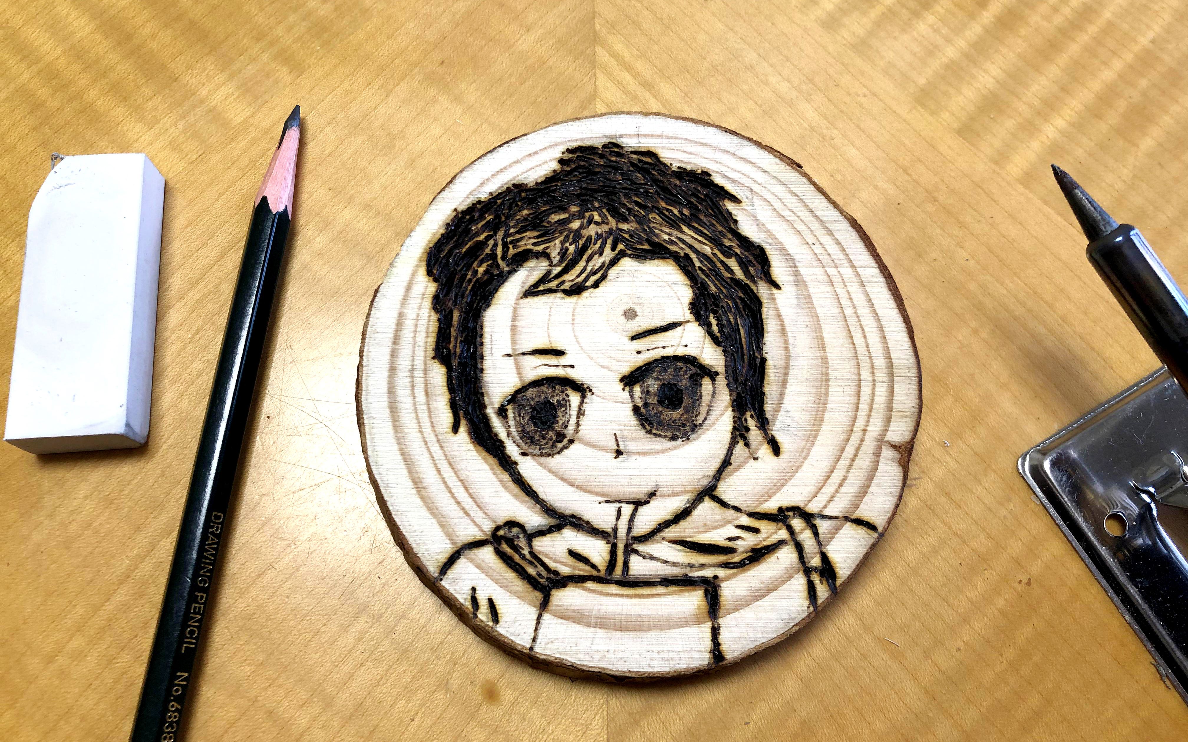 见过纸上作画,你见过在木板上画画吗,不用颜料方法又很简单