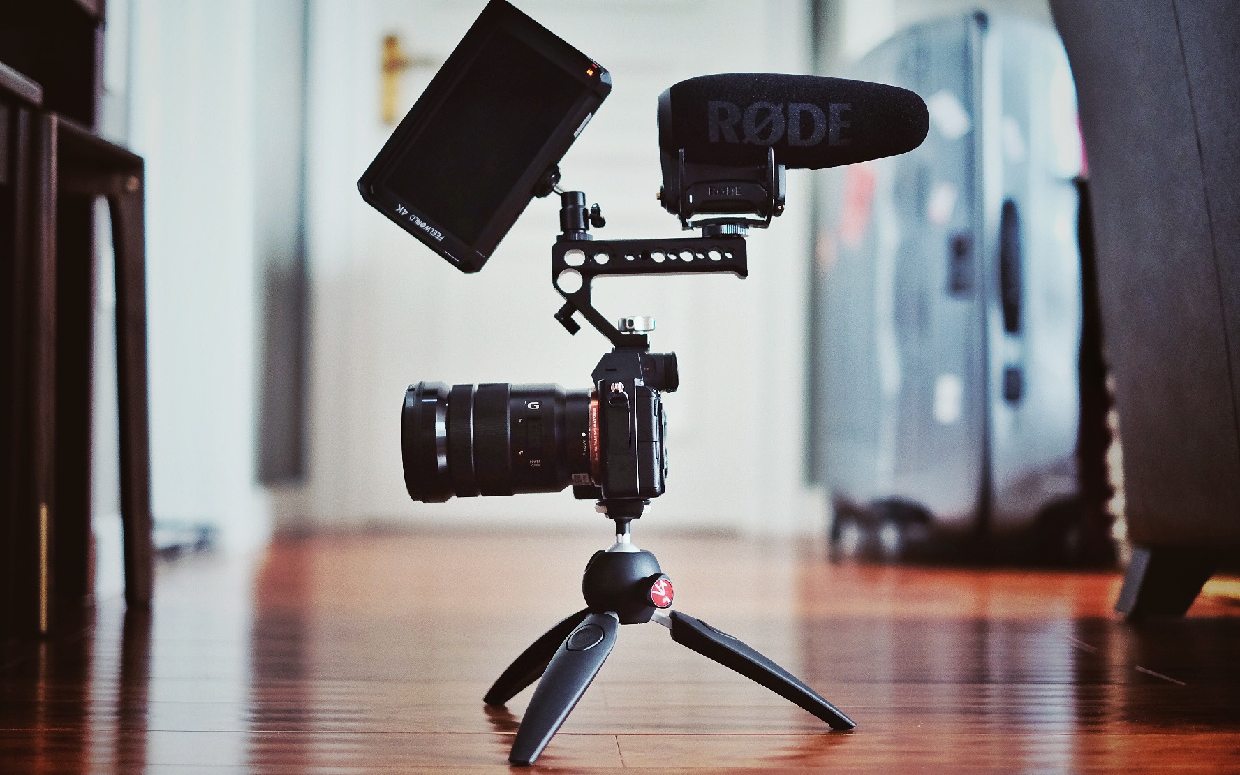 我会给Sony a7m3搭配残幅镜头?pz18-105镜头开箱「青杨丝丢丢」