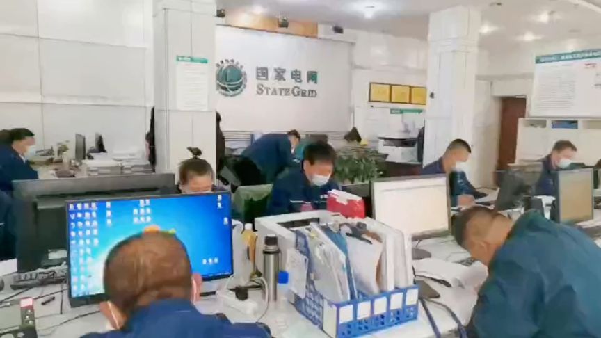供电服务中心结合春检隐患排查学习事故通报,召开班组安全活动会