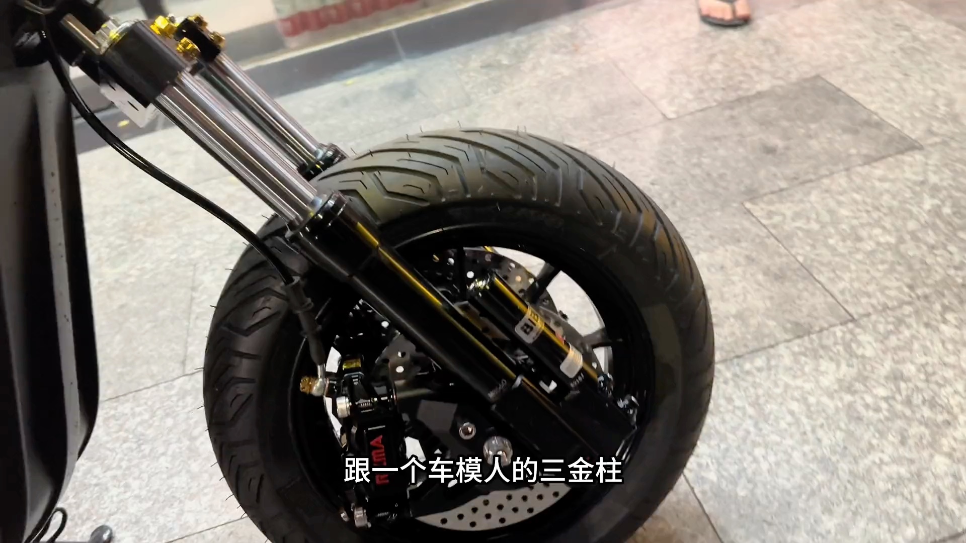 小牛UB,低趴式机车,帅,电池是72V70 安#每个男人都有一个机车梦#...