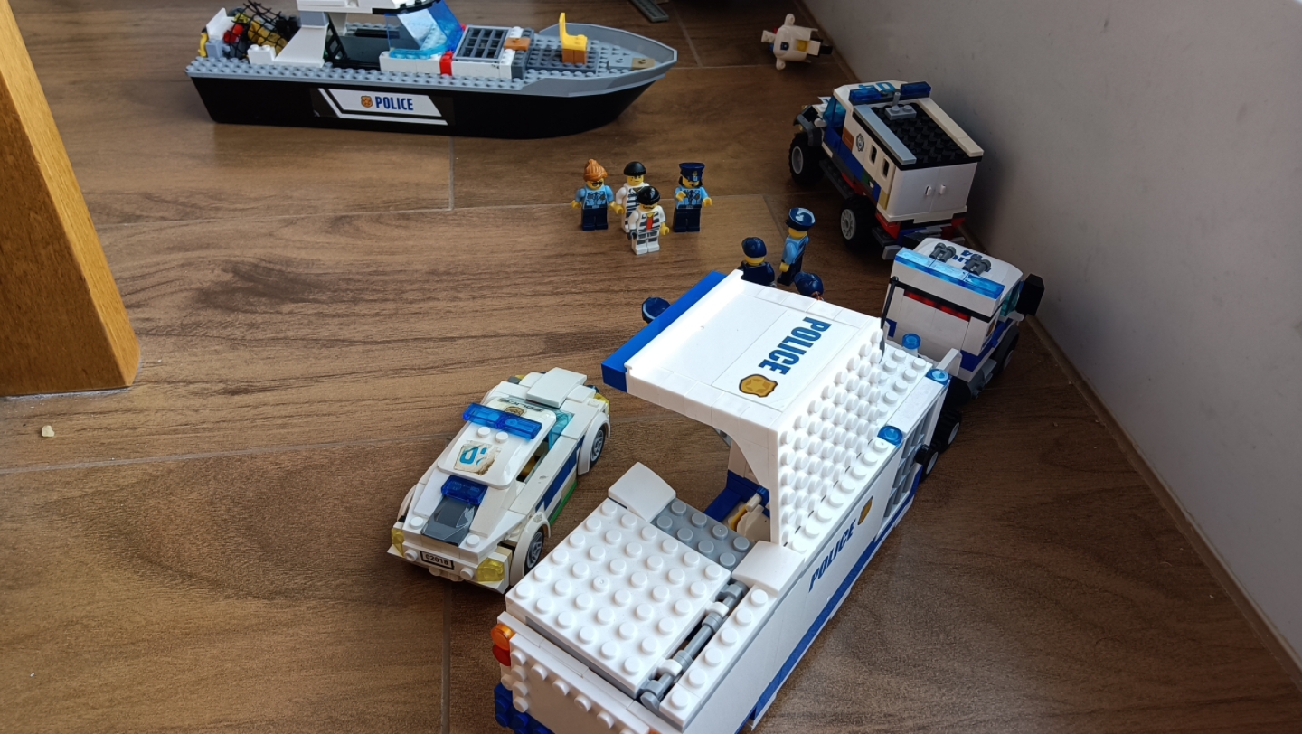 乐高警察定格动画警察运送罪犯