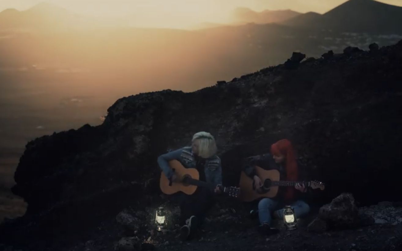 太美了!黄昏下一起在山上歌唱~《Starman》【COVER】