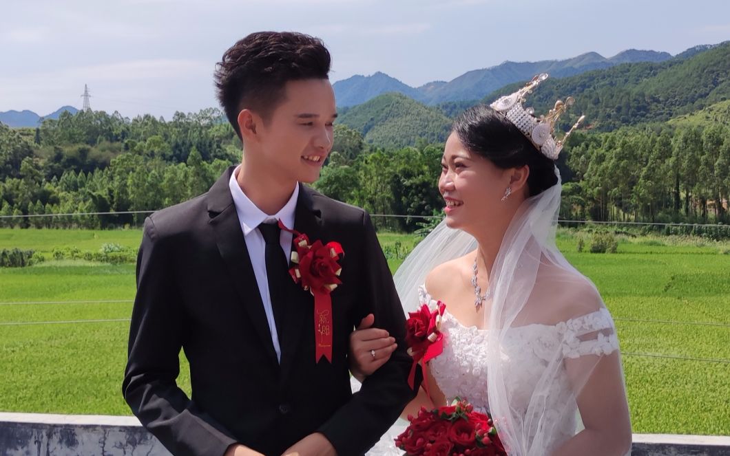 农村式结婚婚庆过程手机跟拍摄像摄影,三轴手持云台器