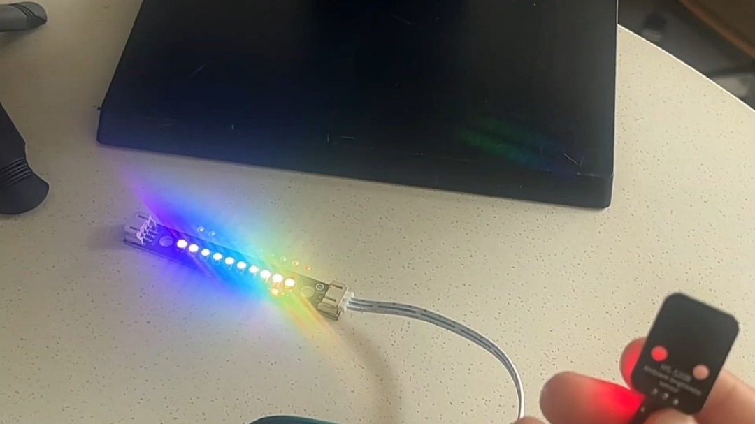 ...的彩虹光!我用一个传感器让LED灯带有了生命丨光敏传感器智能调光