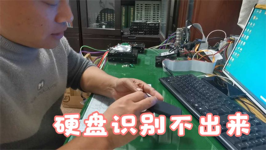移动硬盘插入电脑指示灯闪烁无法显示硬盘,有盘符打不开什么问题