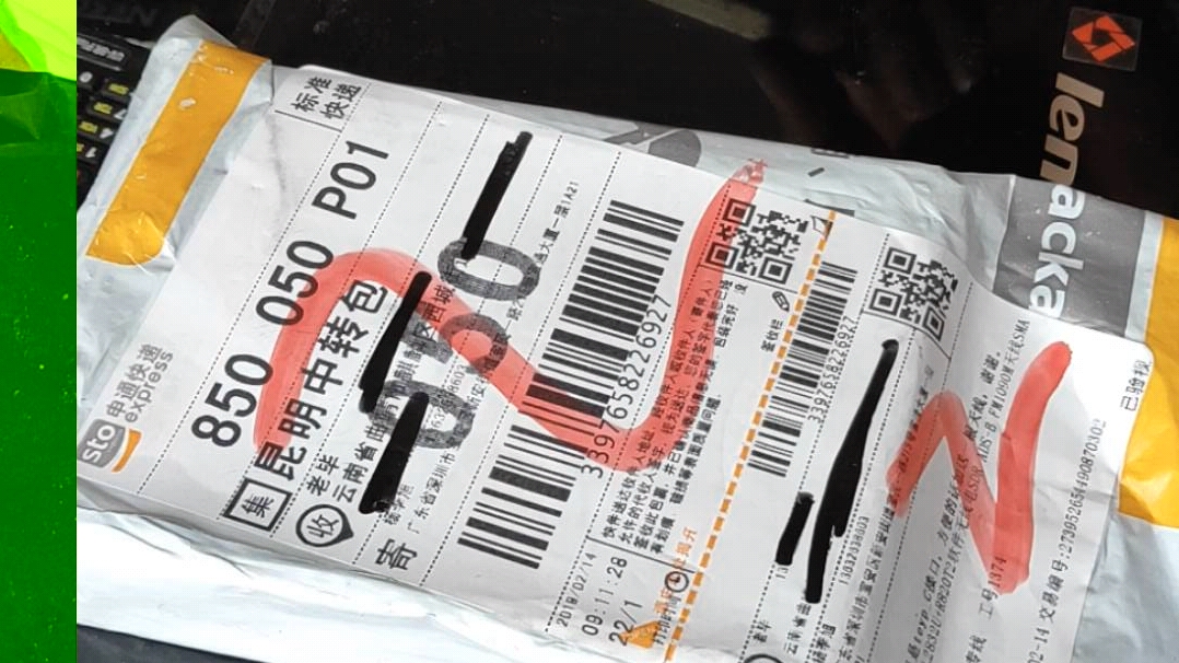 SDR开箱视频——基于RTL2832U+R820T2平台的入门SDR。