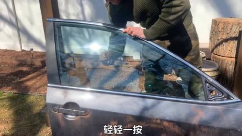 破窗器的威力有多大?为何能轻易破开窗户?解开了多年疑惑