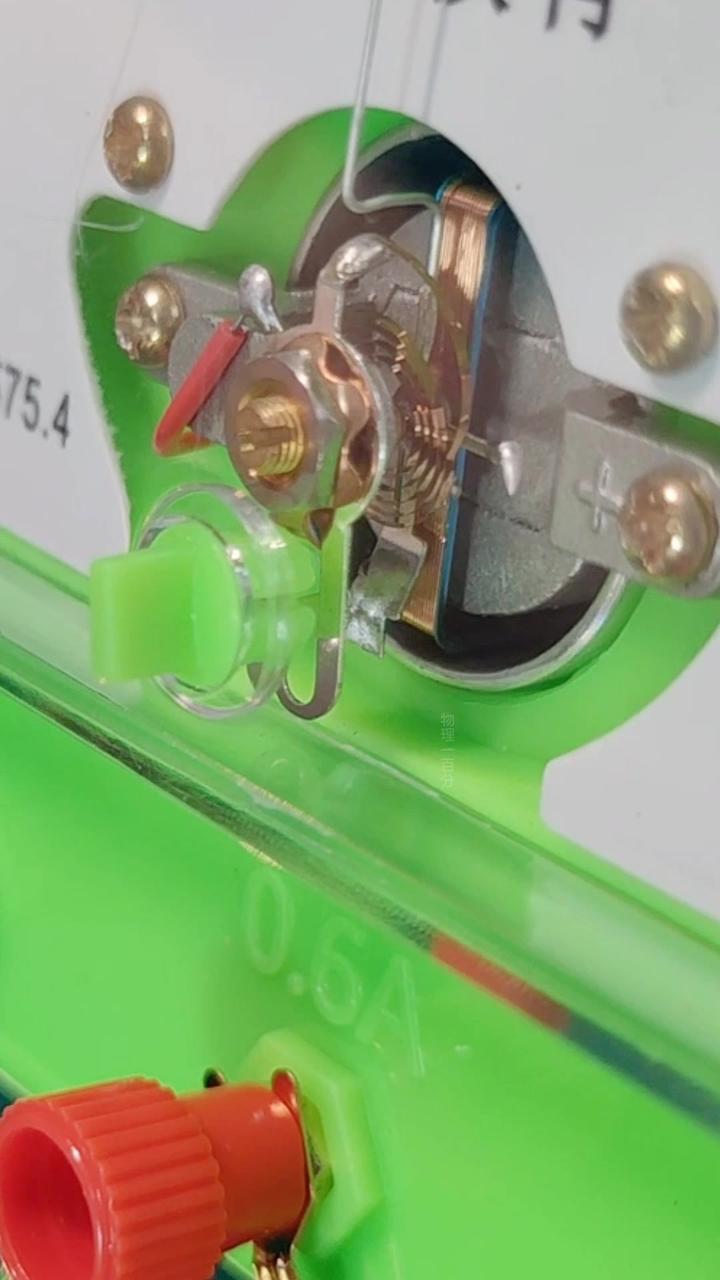 看看电流表指针偏转的原因!原来和电动机原理相同!做一次实验就能...