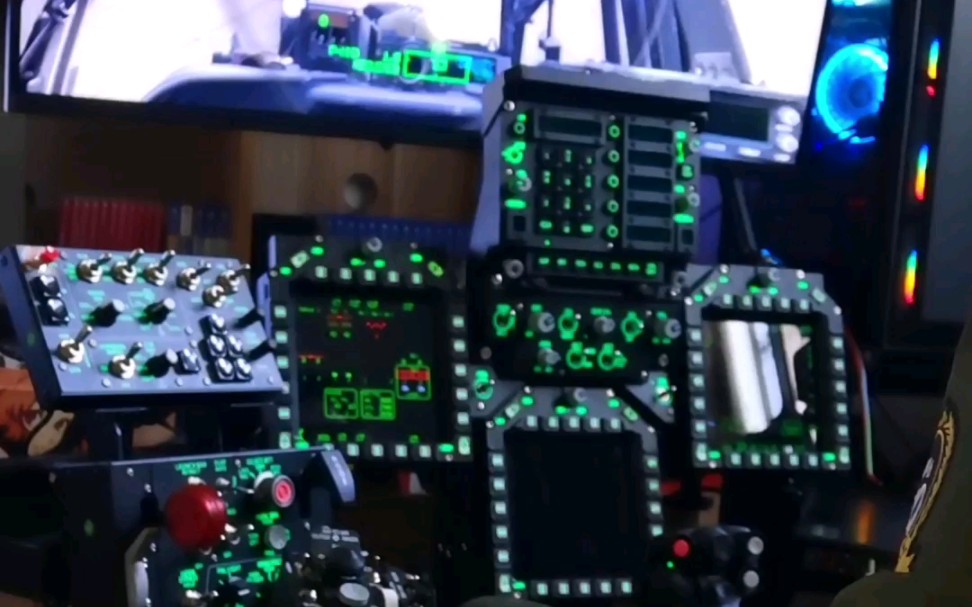 “人在模拟,钱在飞行”,ka50总距加猎户座2油门,阿帕奇冷启飞行