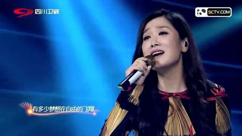 凤凰传奇现场演唱《月亮之上》,神曲的创造人,太经典了