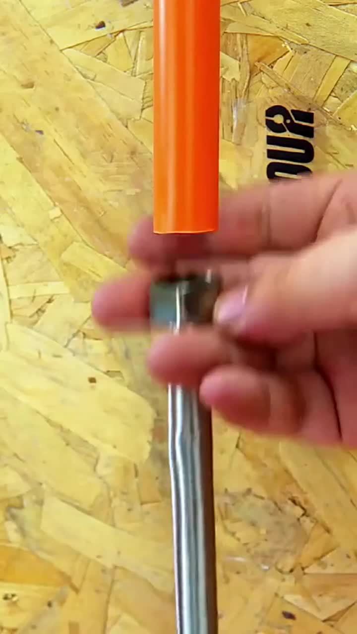 将软管连接到 PVC 管上