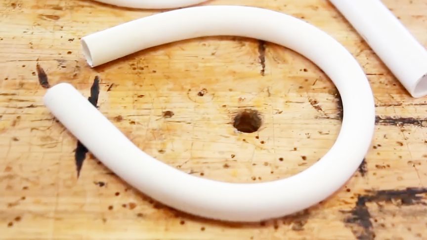 将硬PVC管随意的弯曲,你能做到吗?