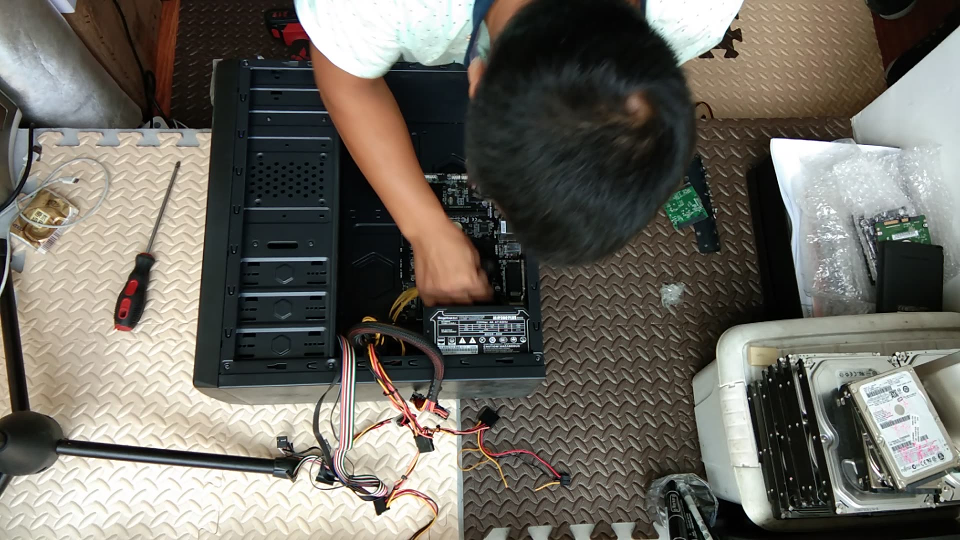 今天组装一台台式机电脑