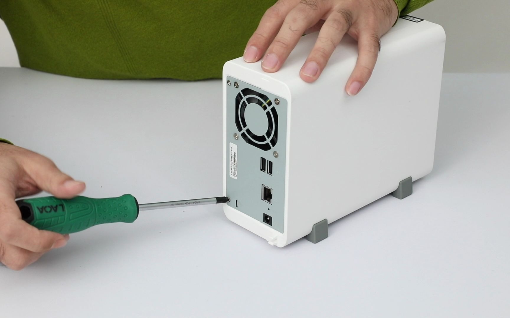 威联通上手教程系列:TS-212P3 开箱视频