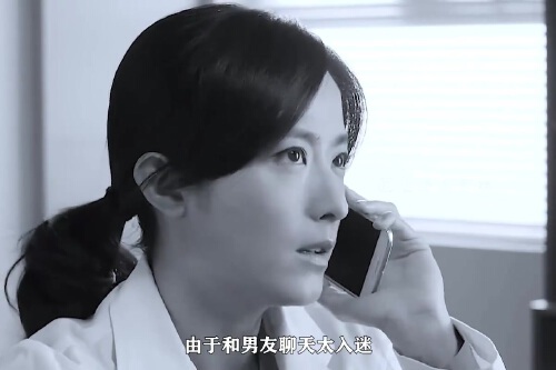 女医生给孕妇做B超时打电话,不料引发悲剧