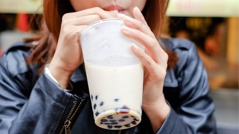 珍珠奶茶中的"珍珠"到底是怎么制作的?它的原材料又是.