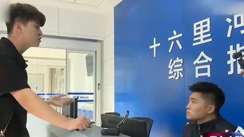 闺蜜借20000块不想还,却假装微信被盗,民警都看不下去丨纪实