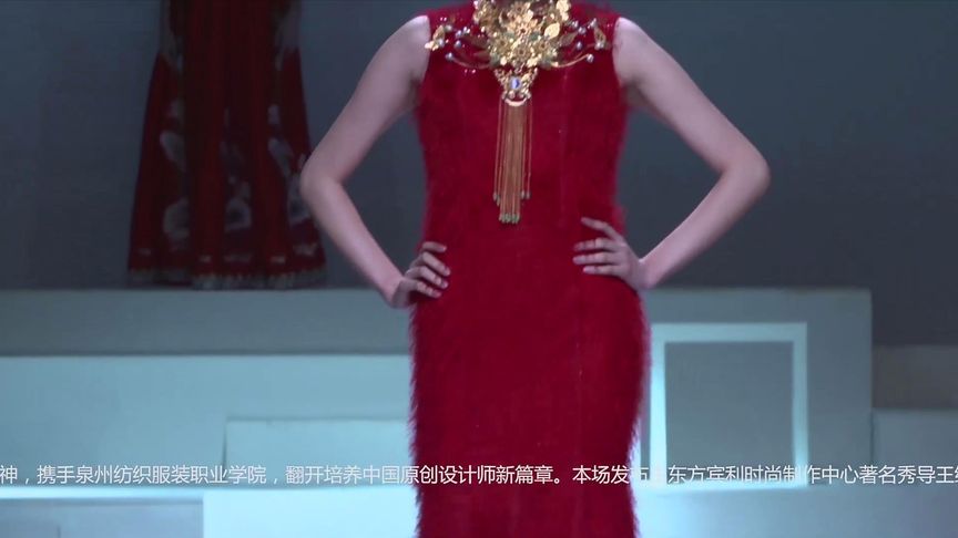 时装:绝美S形身材,红色紧身鱼尾裙完美展现女性之美