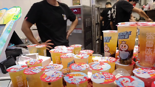 蜜雪冰城卖啤酒,网友:还有多少惊喜是朕不知道的!