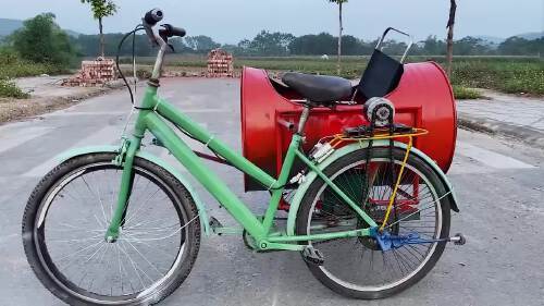 小哥偶得灵感,自行车改装挎斗新能源电动车