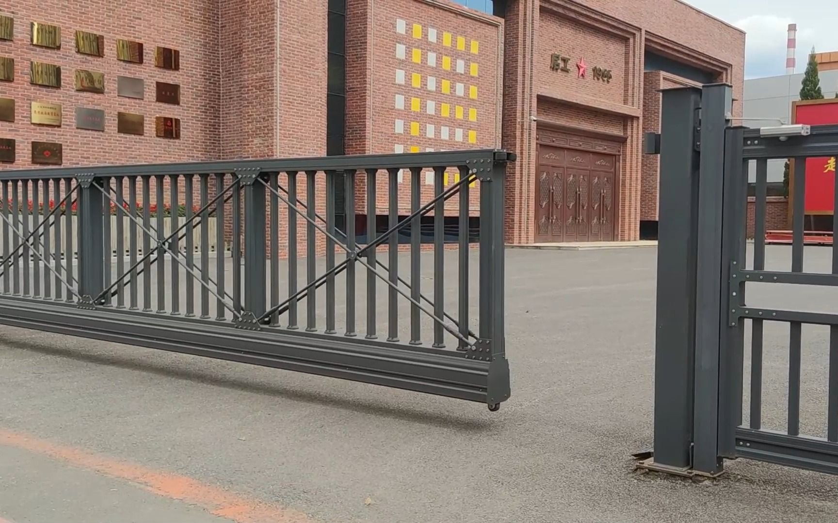 #悬浮门 #工程案例 #无轨悬浮门 #平移门 #辽宁悬浮门厂家 悬浮门生产...