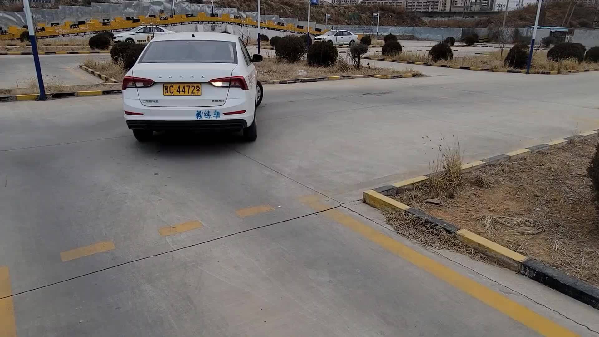 科目二倒车入库教学视频,不要再死记点位了