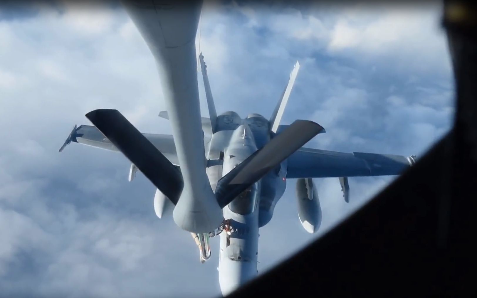 当换了3060ti后练习DCS F18空中加油,终于能跟着加油机盘旋加油了