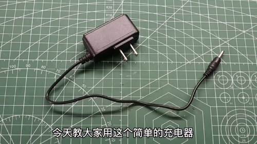 这样充电器太好了,剪断后可当万用表使用,价值可以翻百倍