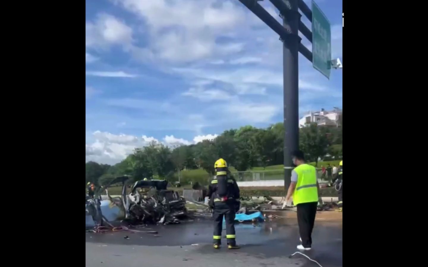 新能源汽车交通事故司机当场死亡