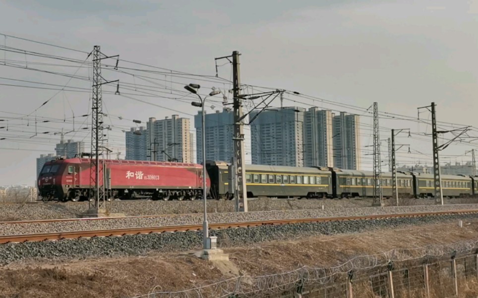 z186次列车(深圳-沈阳北)匀速通过~