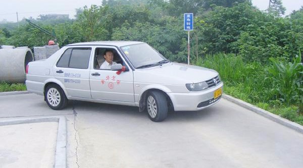 科目二中直角转弯,新手如何辨别转弯时机?